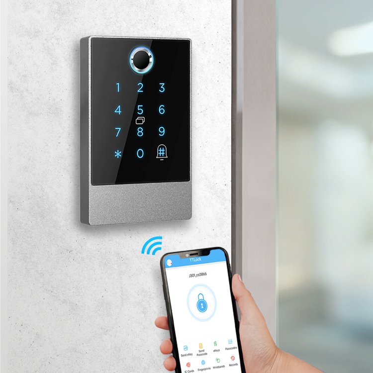 Control de acceso a puerta con sistema biométrico | Jako Herrajes